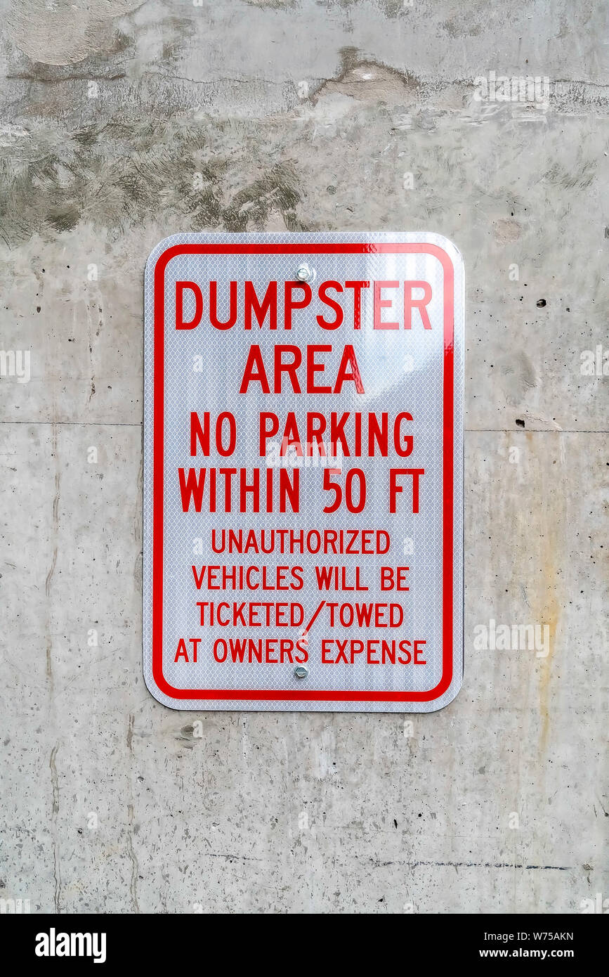 Dumpster area hi-res stock photography and images - Alamy