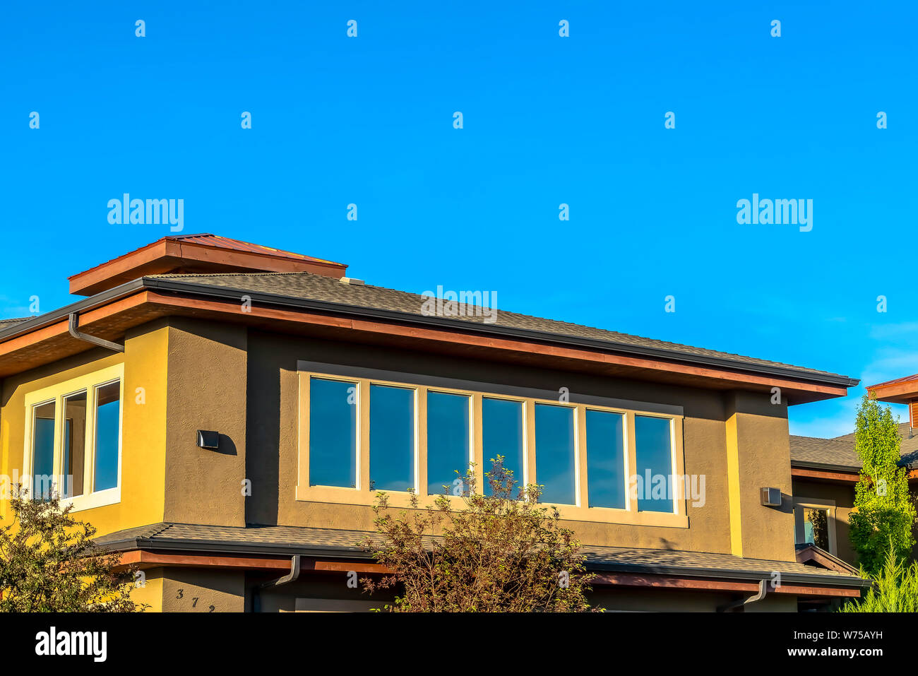 Wall lined windows hi-res stock photography and images - Alamy