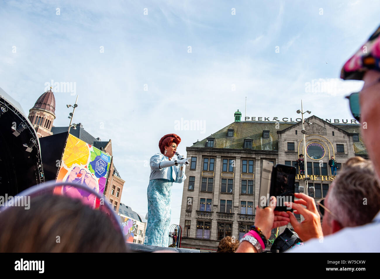 Drag queen performing on stage hi-res stock photography and images - Alamy
