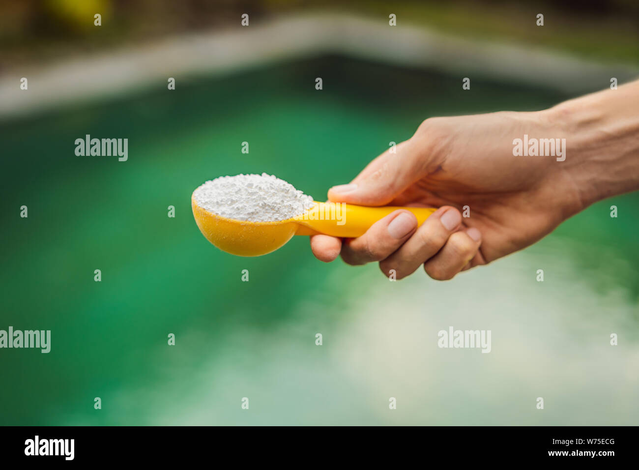 Swimming pool water chlorine cleaning hi-res stock photography and ...