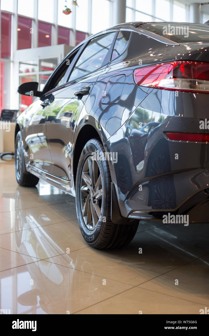 Car side view show room hi-res stock photography and images - Alamy