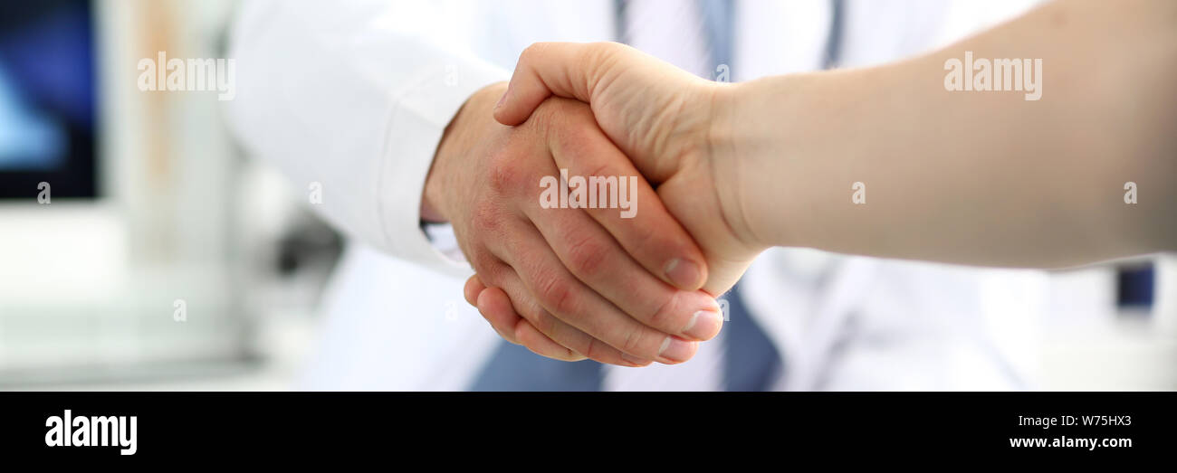 Doctor and patient handshake Stock Photo - Alamy