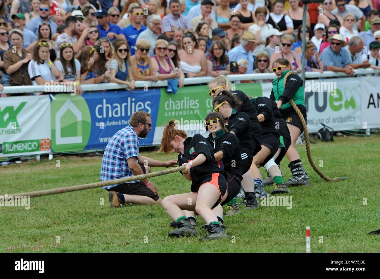 Tug war competition young farmers hi-res stock photography and images ...