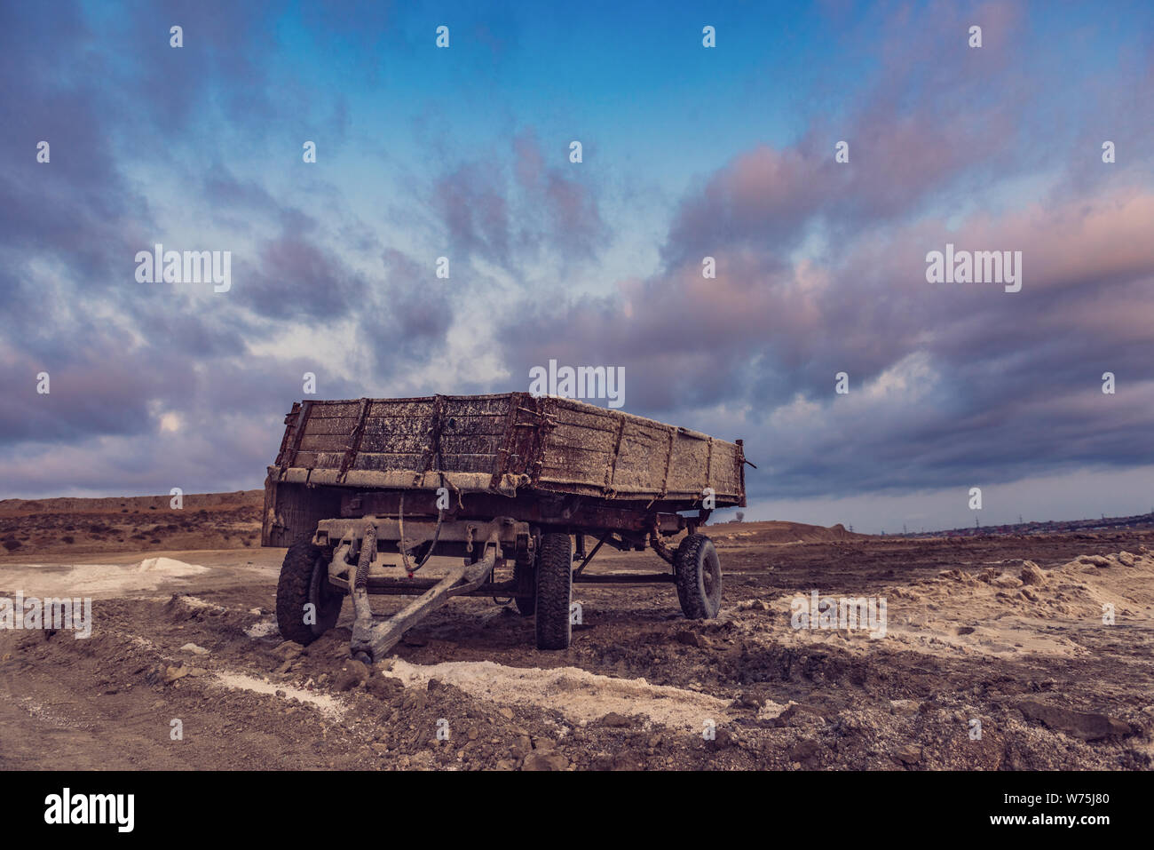 Old abandoned rusty trailer in the outback Stock Photo - Alamy