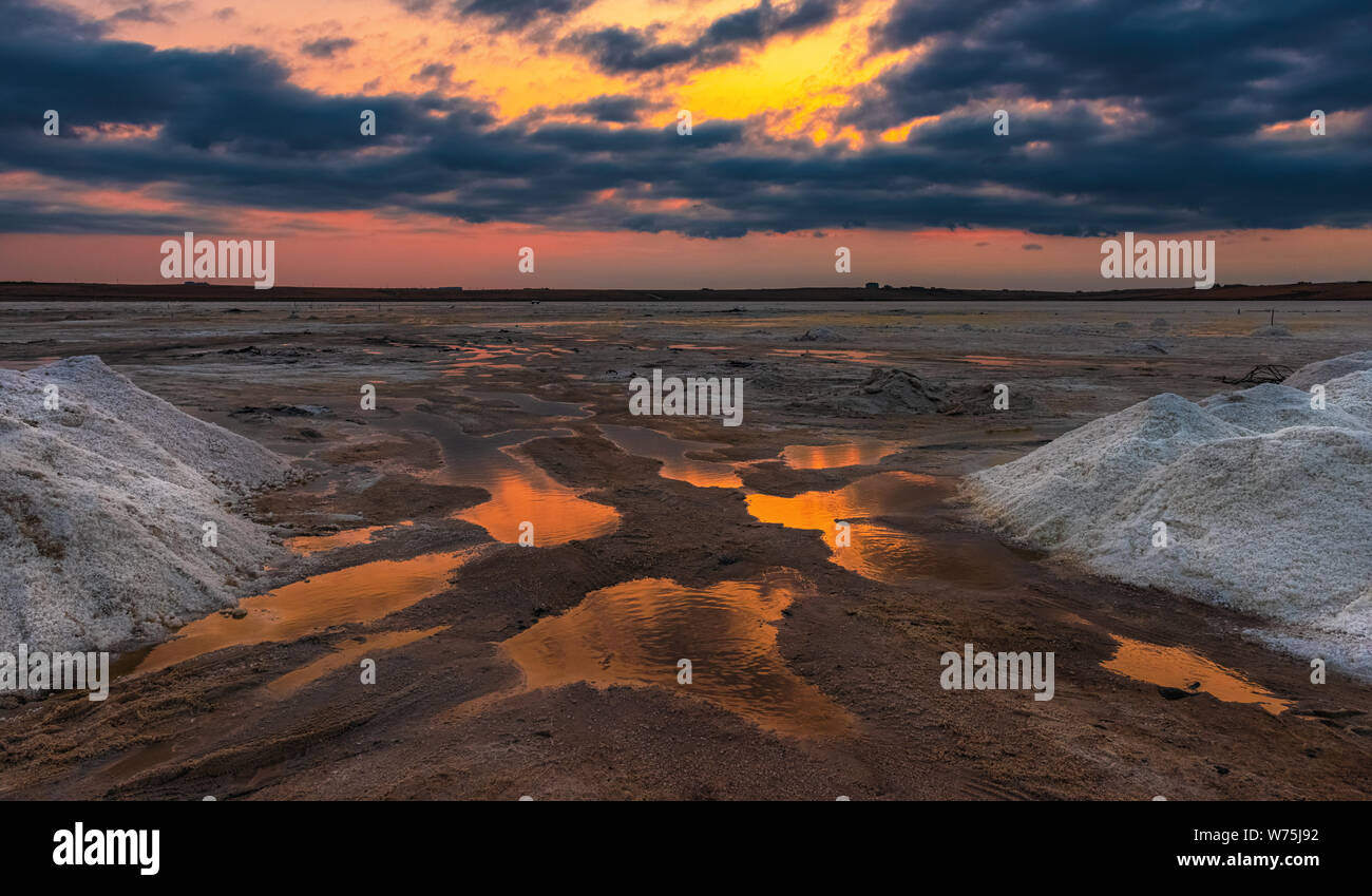 Salt rocks lake hi-res stock photography and images - Alamy