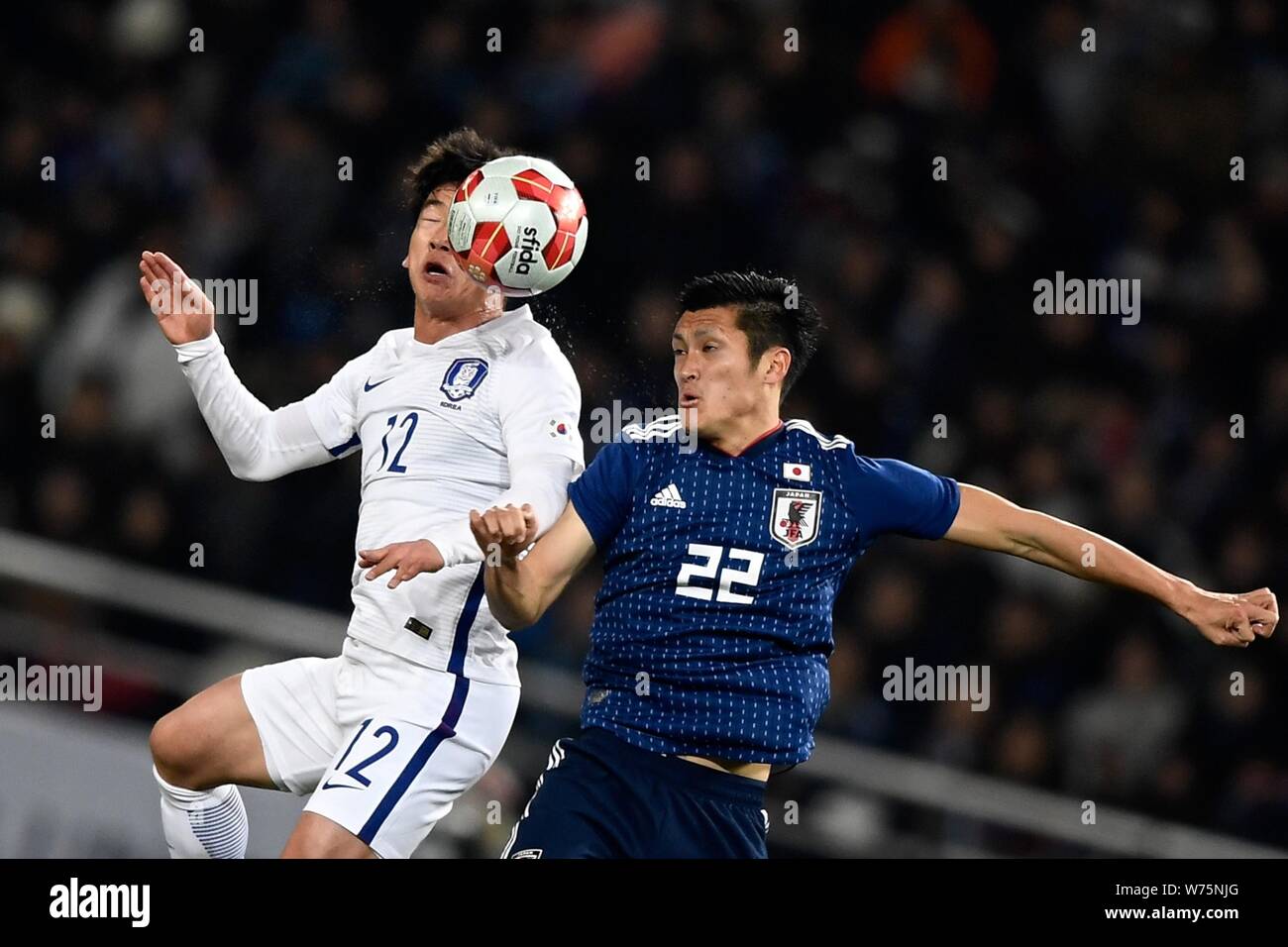 Kim Minwoo of South Korea, left, challenges Naomichi Ueda of Japan ...