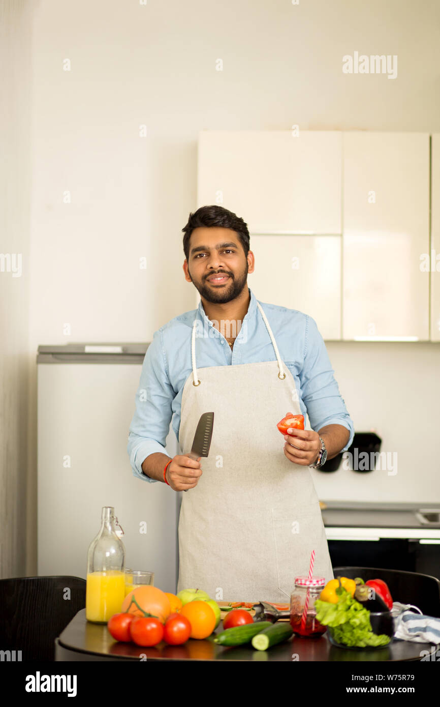 Indian man cooking hi-res stock photography and images - Alamy