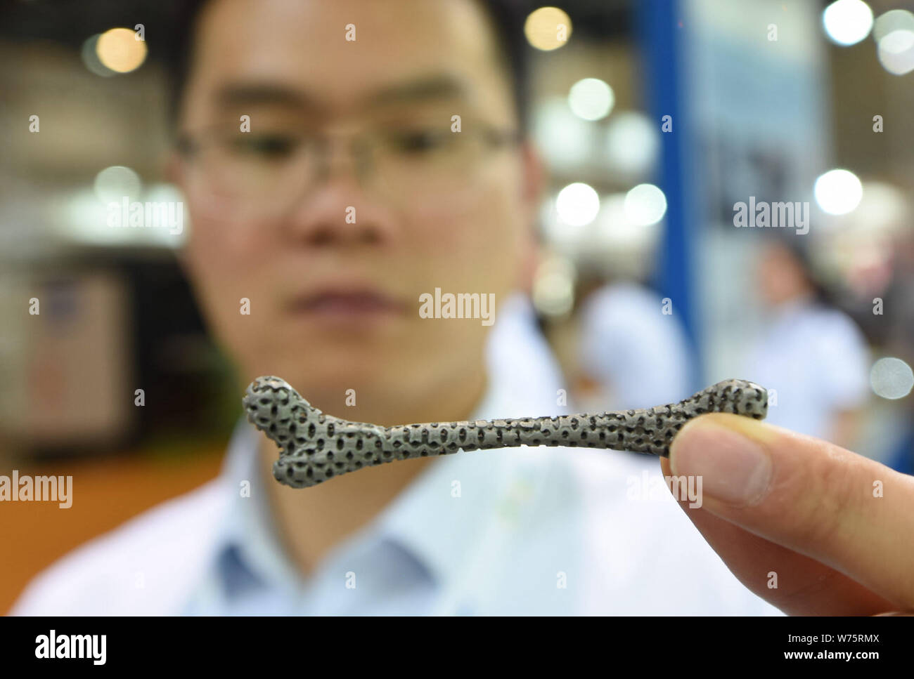 --FILE--A Chinese expert shows a 3D-printed animal bone for medical ...