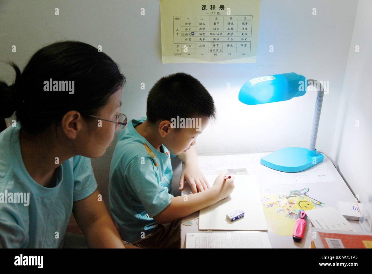 Student homework hour hi-res stock photography and images - Alamy