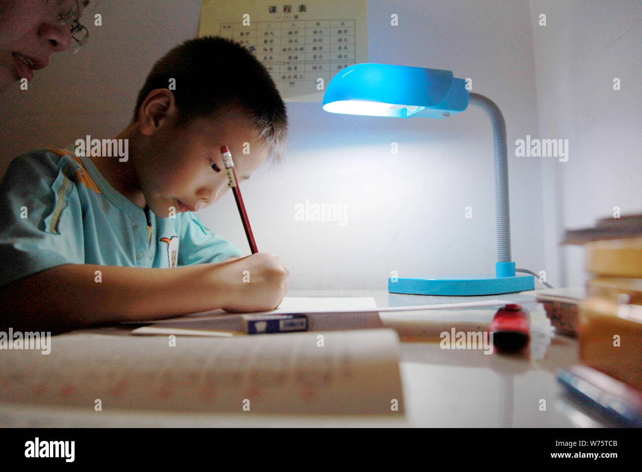 Student homework hour hi-res stock photography and images - Alamy