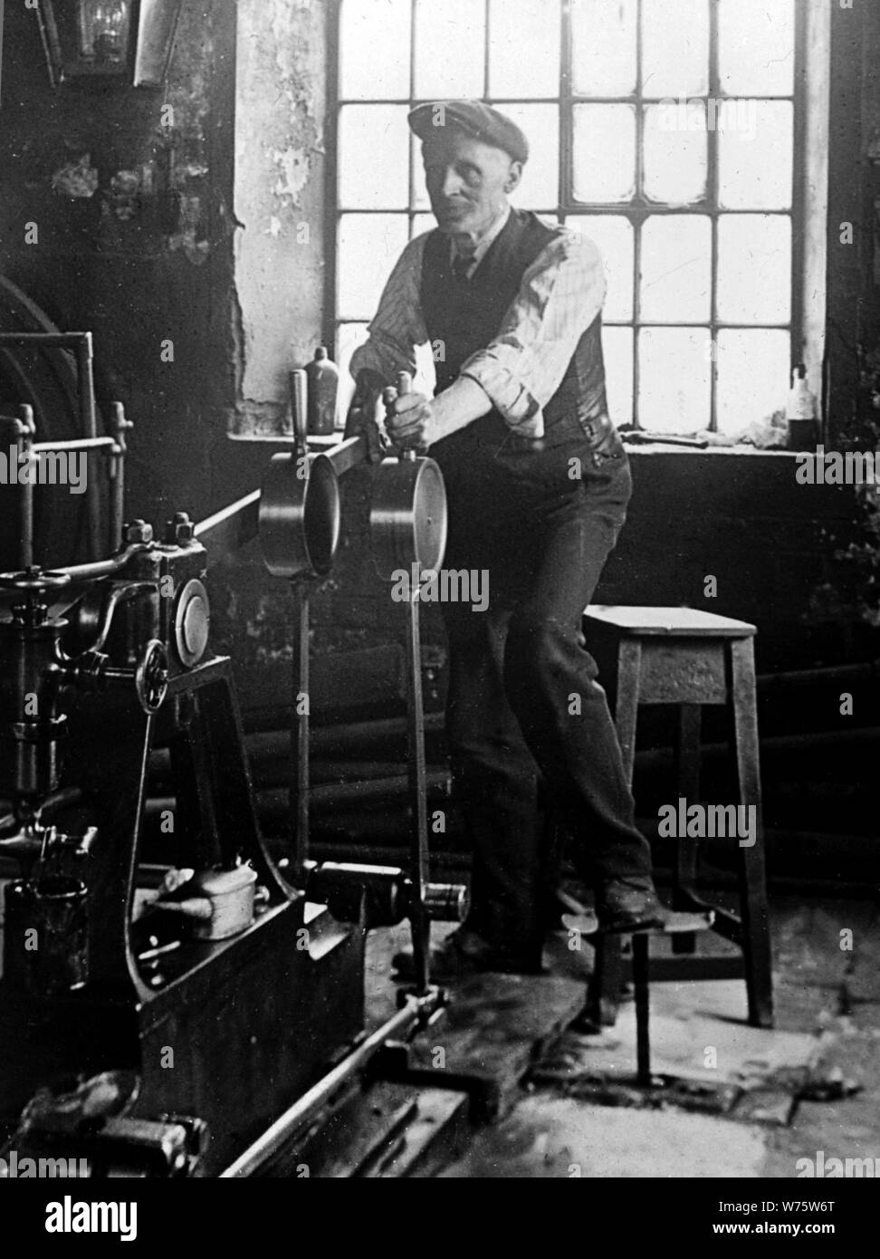 Mining cage hi-res stock photography and images - Alamy