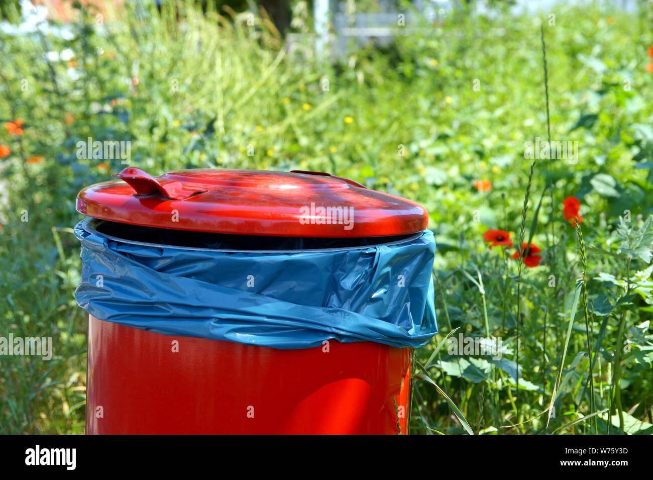 Empty dustbins hi-res stock photography and images - Alamy
