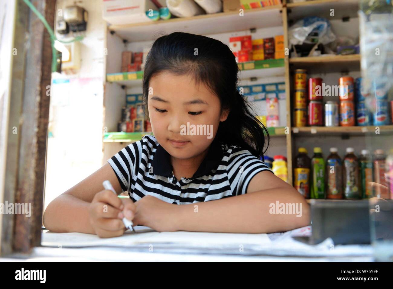 Student homework hour hi-res stock photography and images - Alamy