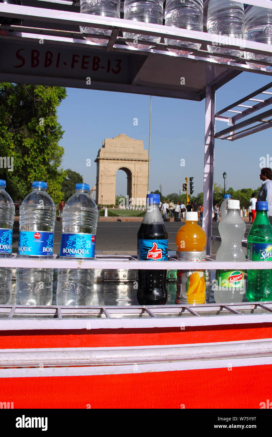 Beverage stall with memorial in the background, India Gate, New Delhi ...
