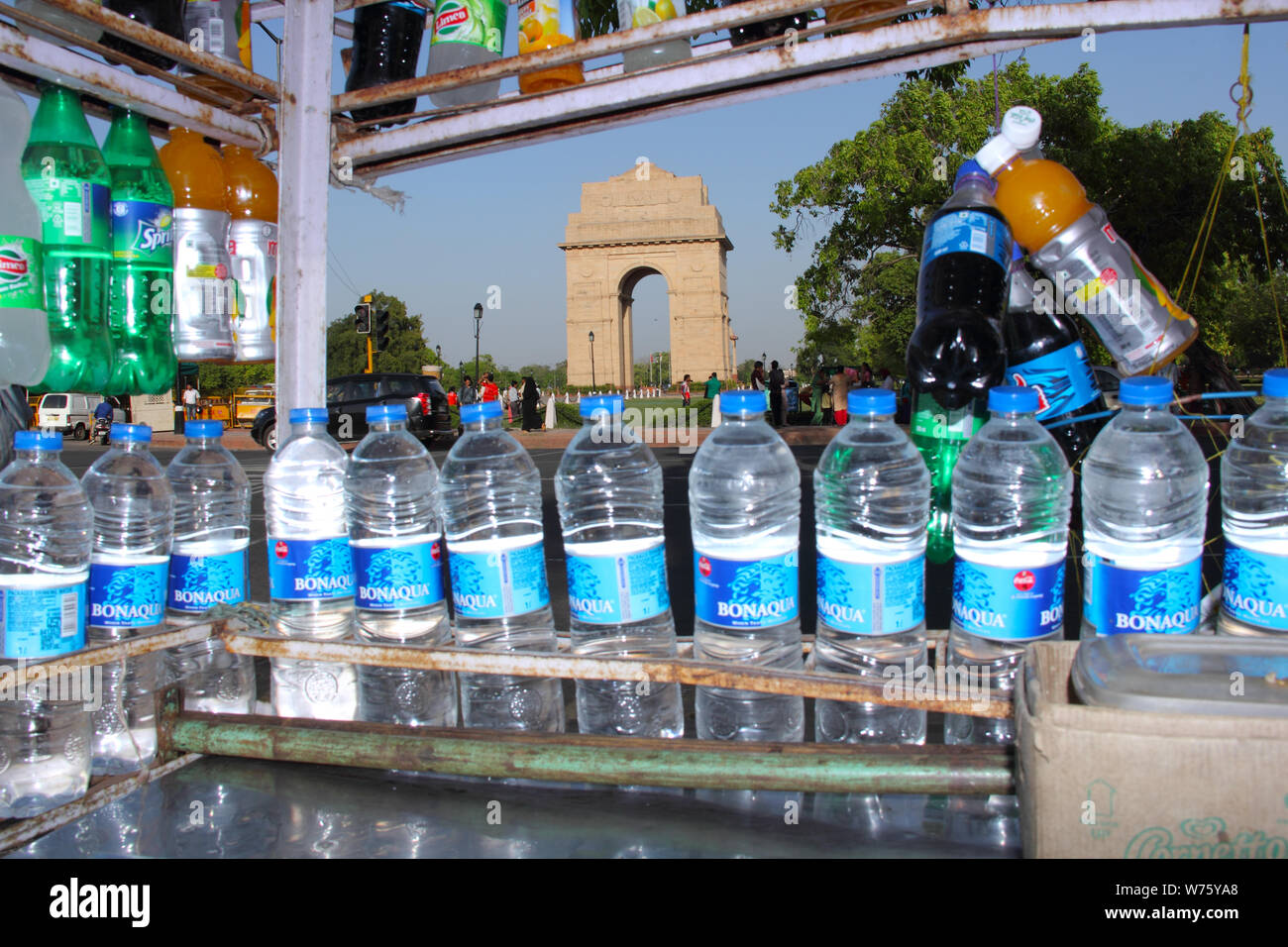 Beverage stall with memorial in the background, India Gate, New Delhi ...