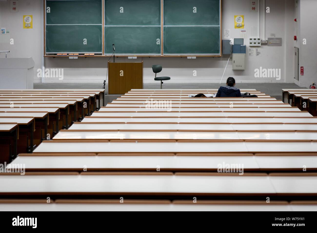 Japan university lecture hall hi-res stock photography and images - Alamy