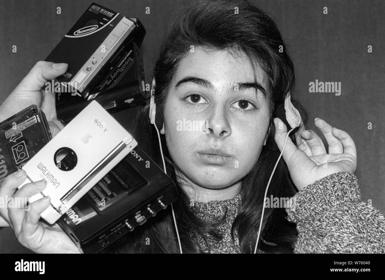 A young woman presents on 13.12.1989 in Hannover to the 10th ...