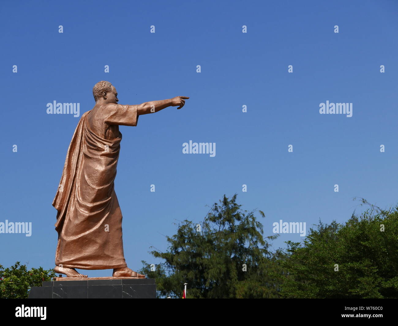 Statue of the first president of Ghana after independence, Kwame ...
