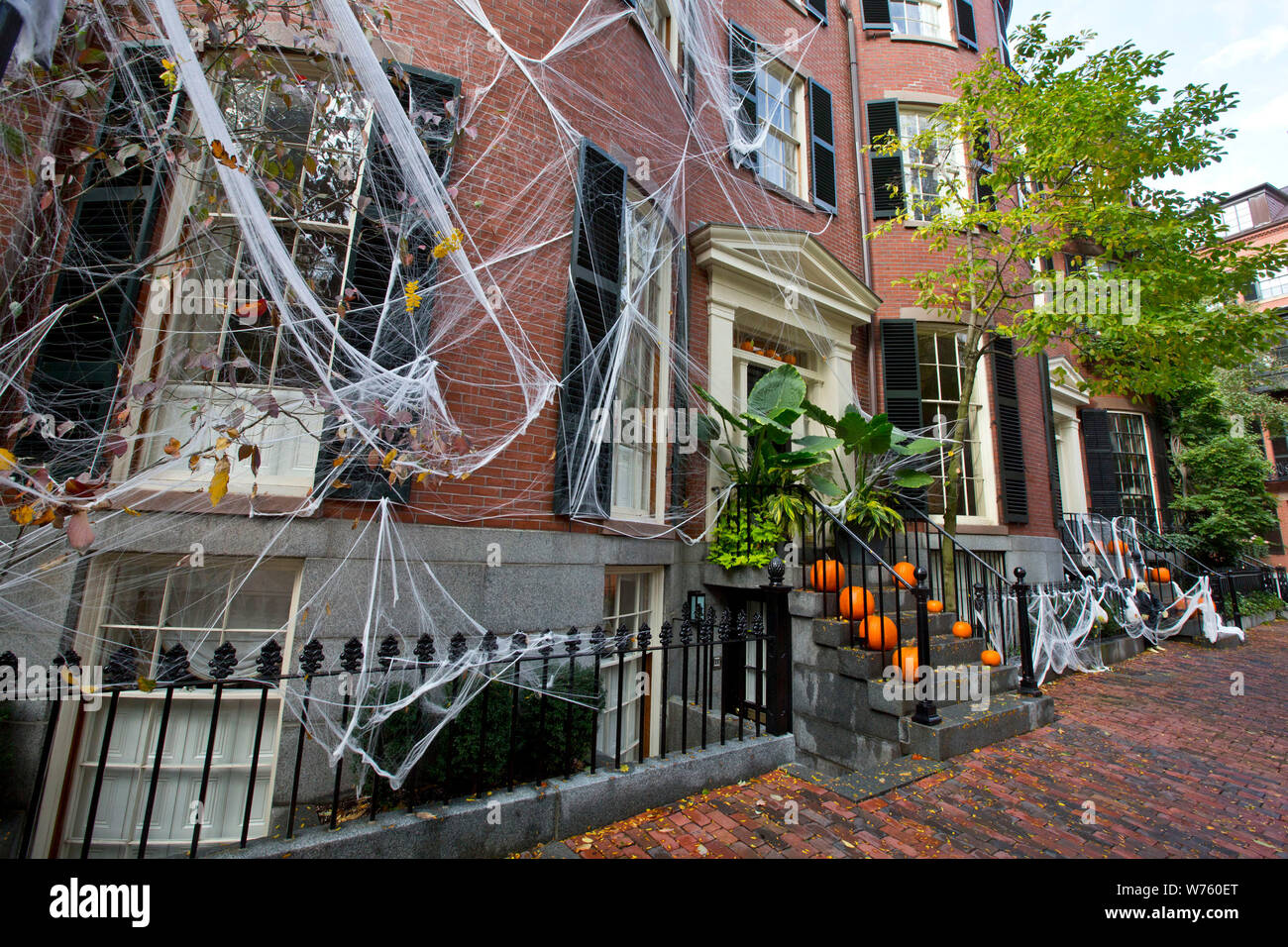 Boston beacon hill louisburg square hi-res stock photography and images ...