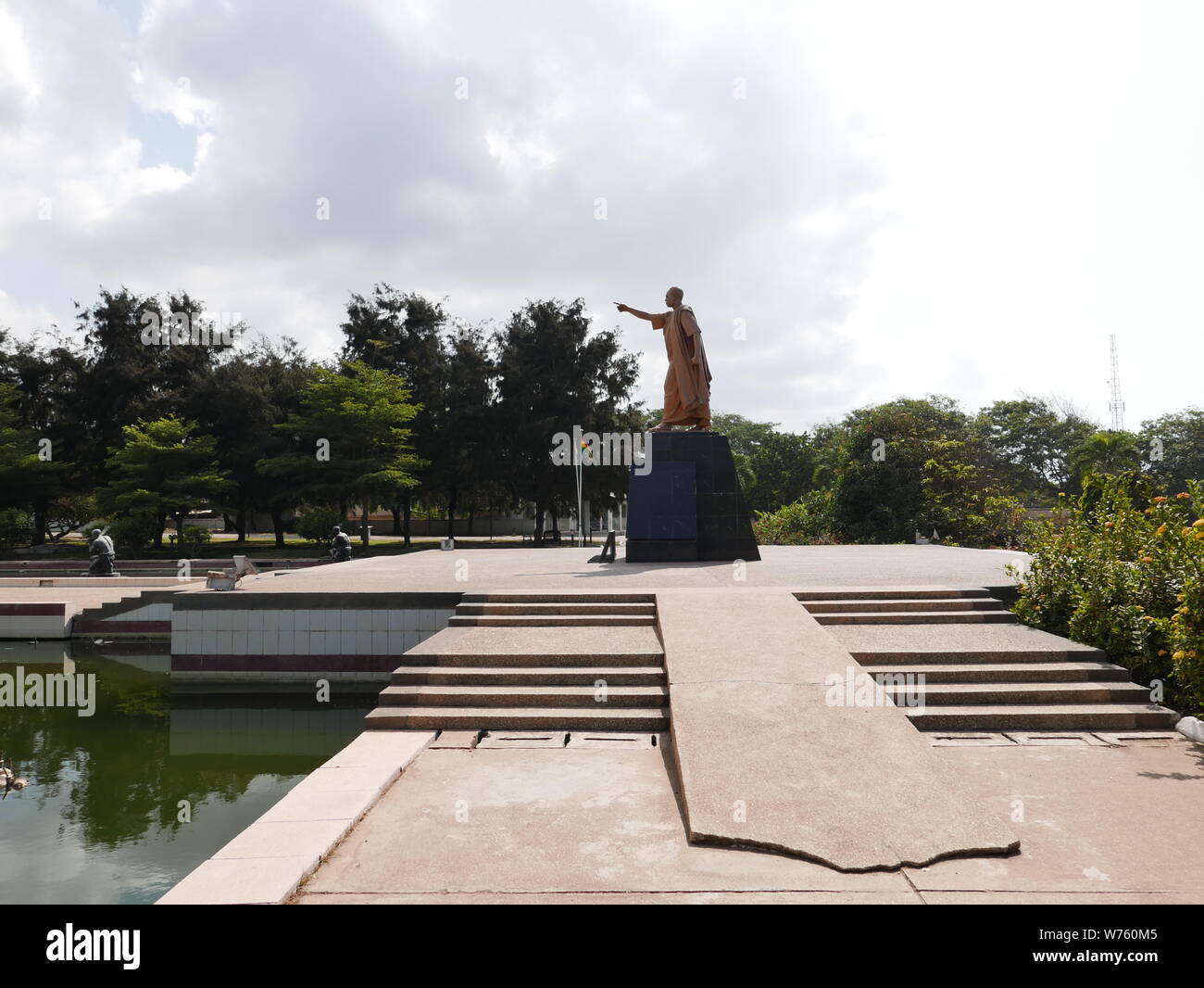 Statue of the first president of Ghana after independence, Kwame ...