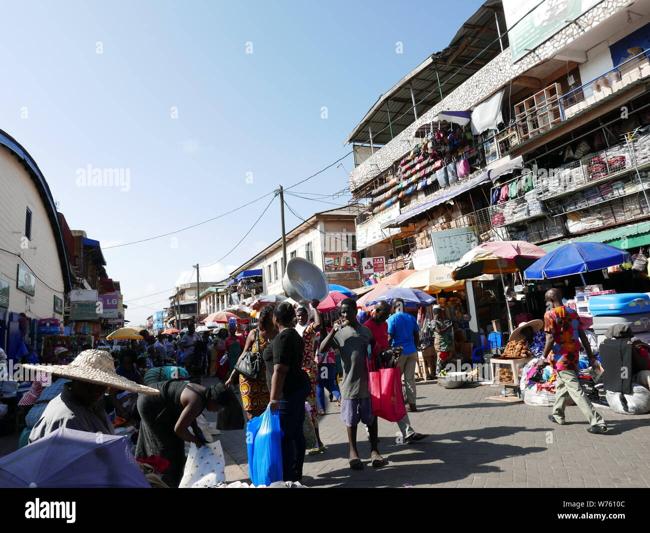 Street scene in Accra, the capital of Ghana, in August 2018. | usage ...