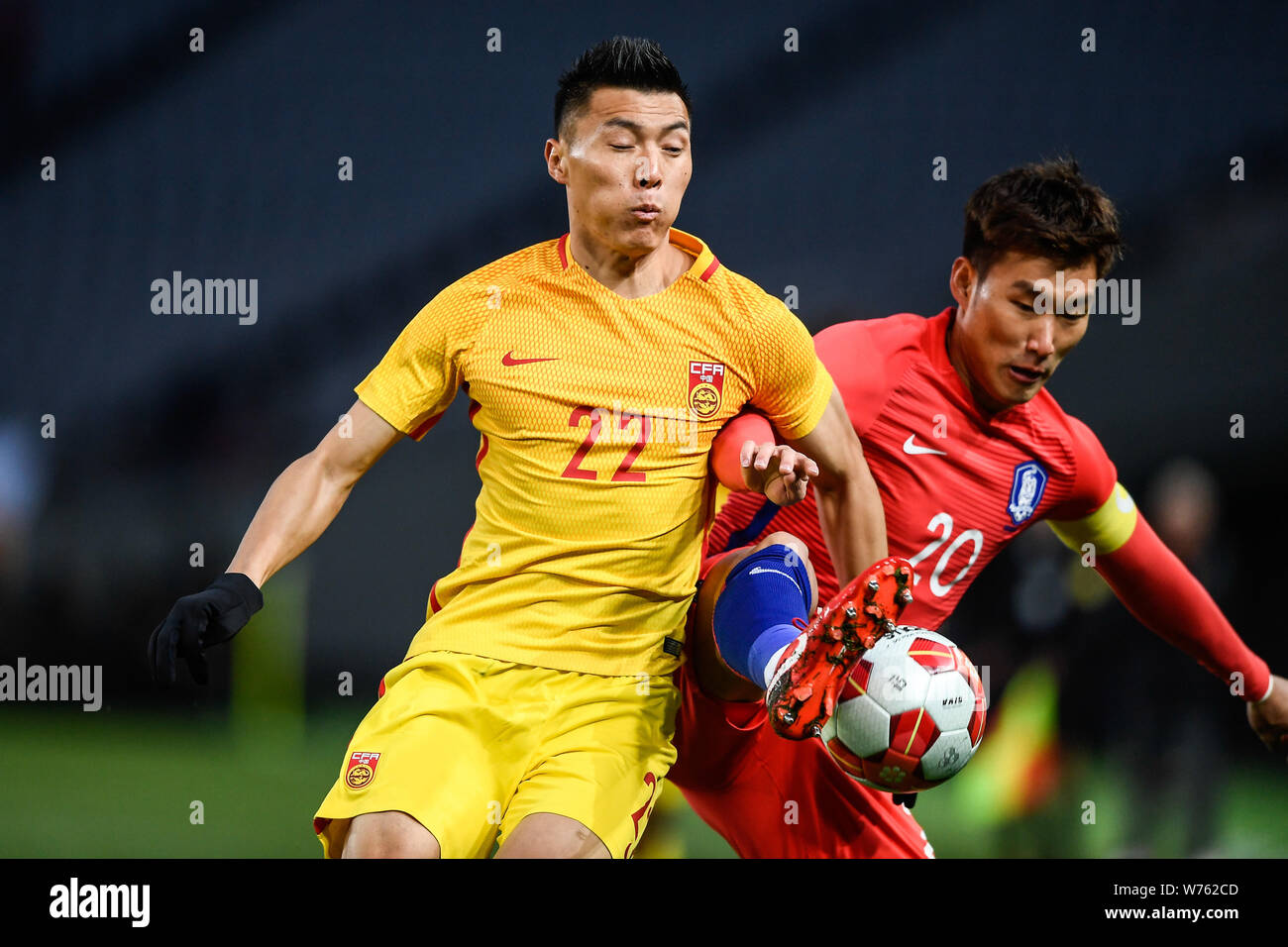 Yu Dabao, left, of China challenges Jang Hyunsoo of South Korea during ...