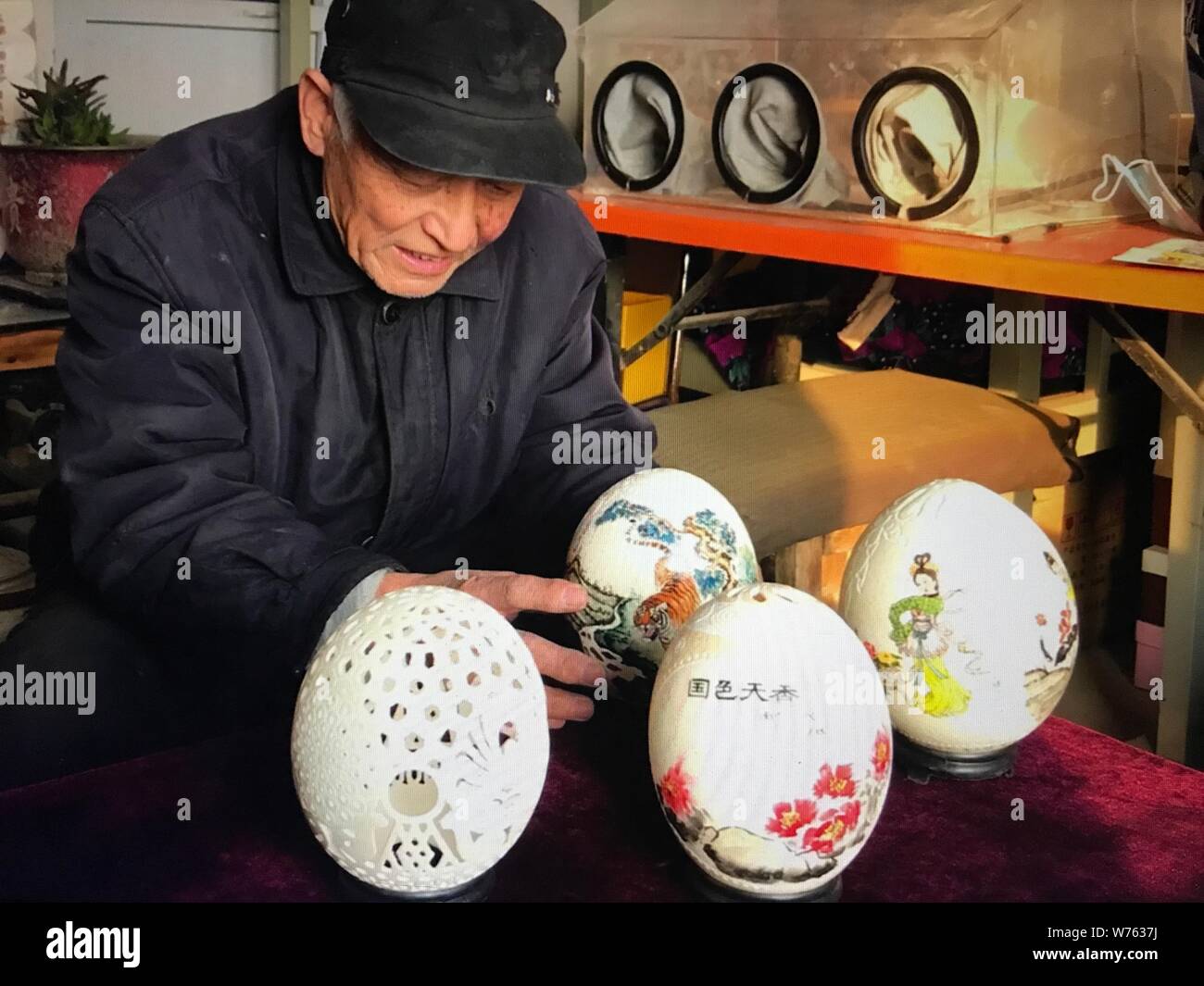76-year-old Chinese elderly man Hu Zhanlin shows decorating eggs carved ...