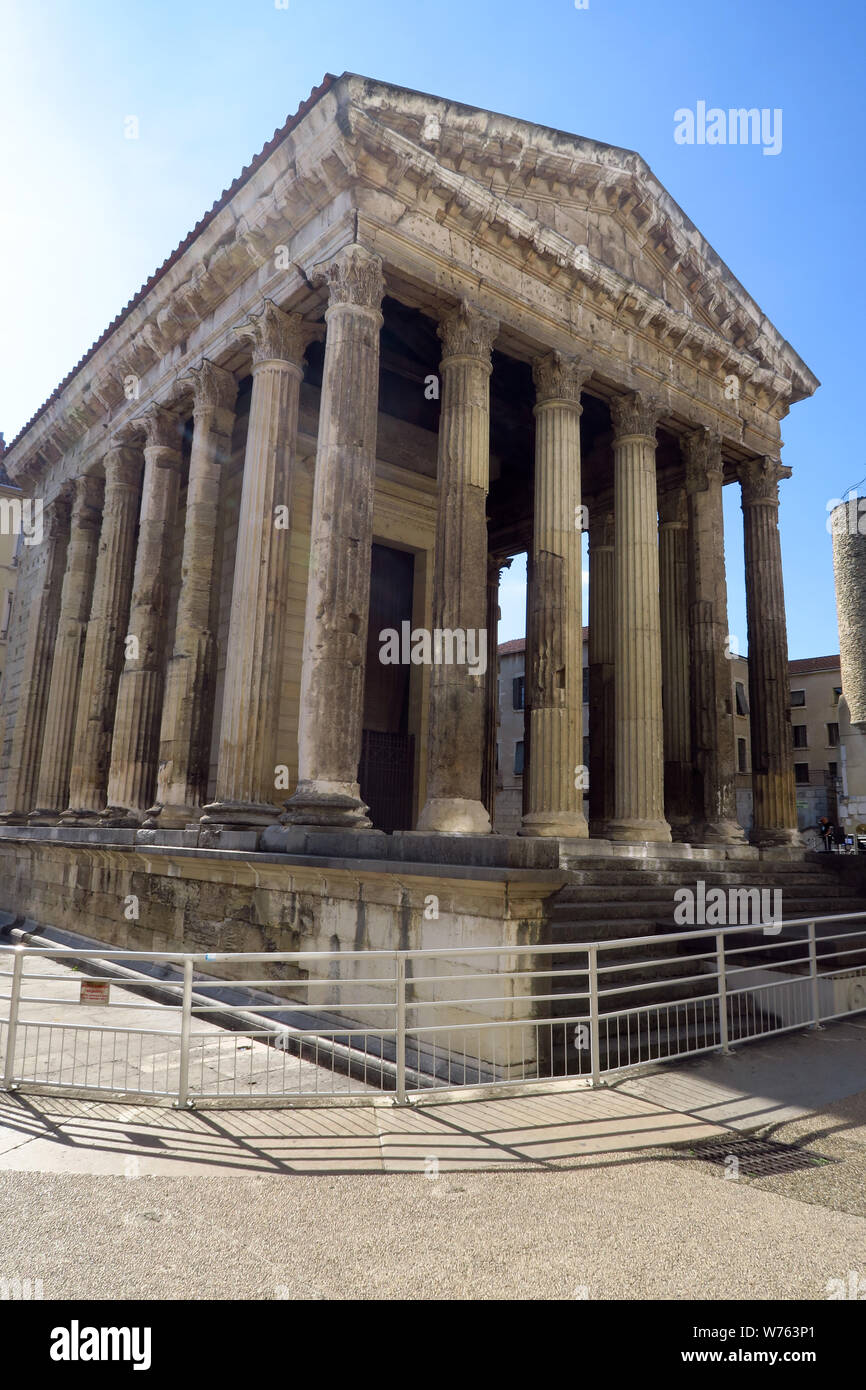 Temple d'Auguste et de Livie, Place du Palais Charles du Gaulle, Vienne ...