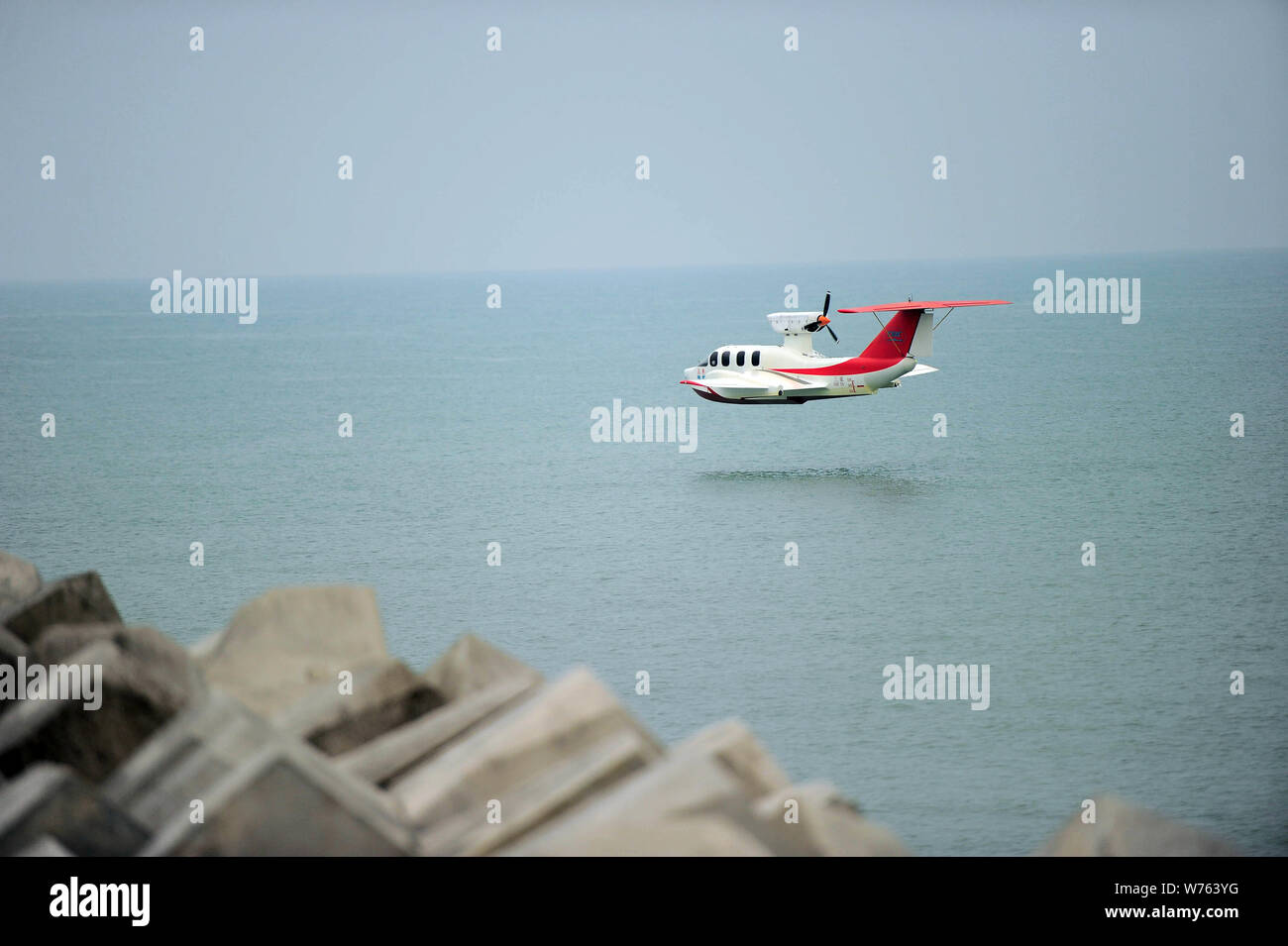 Wing in ground effect hi-res stock photography and images - Alamy