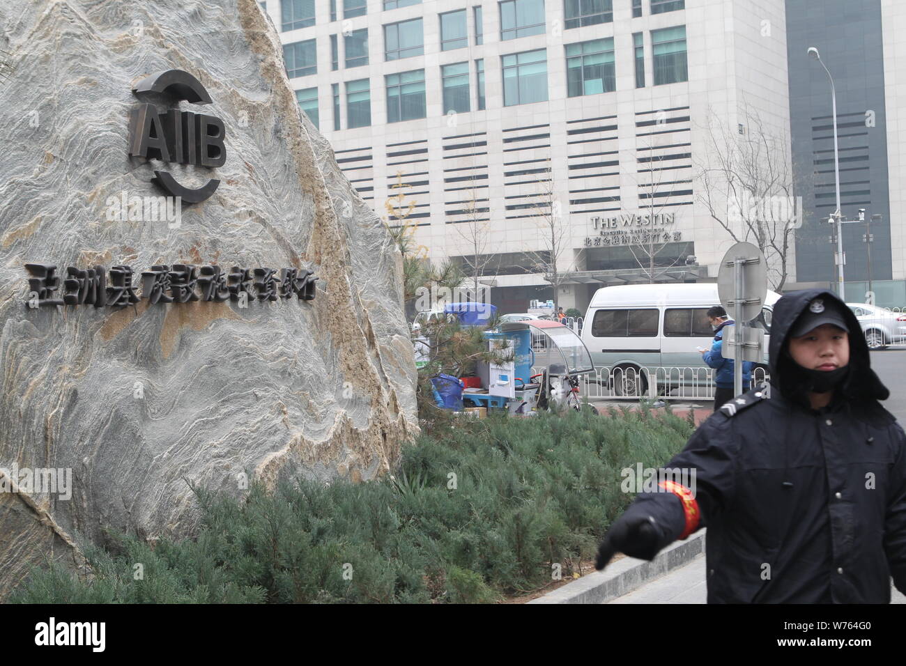 --FILE--A Chinese security guard stands in front of the headquarters of ...
