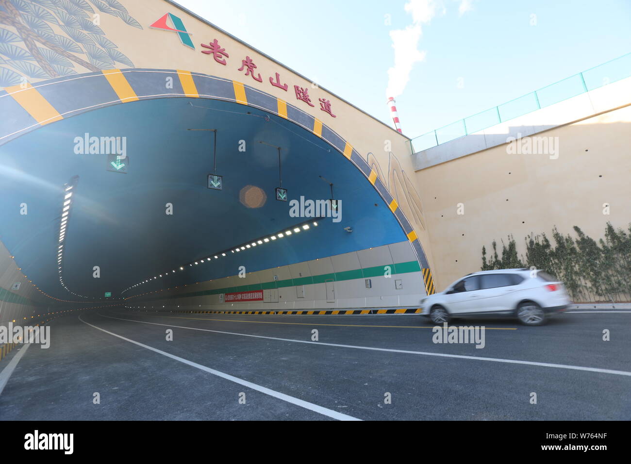 Car tunnels hi-res stock photography and images - Alamy