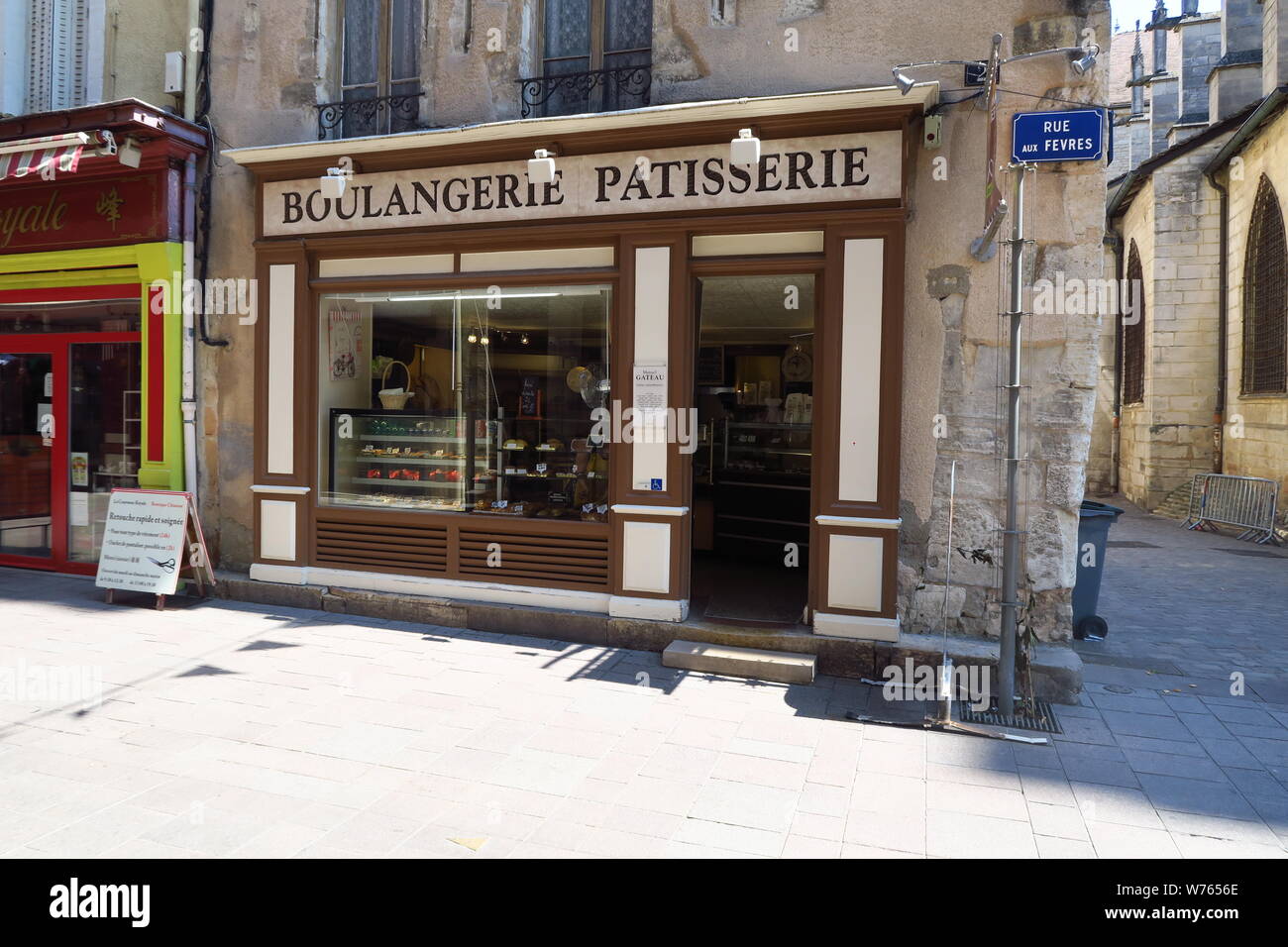 Boulangerie and Patisserie, Chalon, France Stock Photo - Alamy