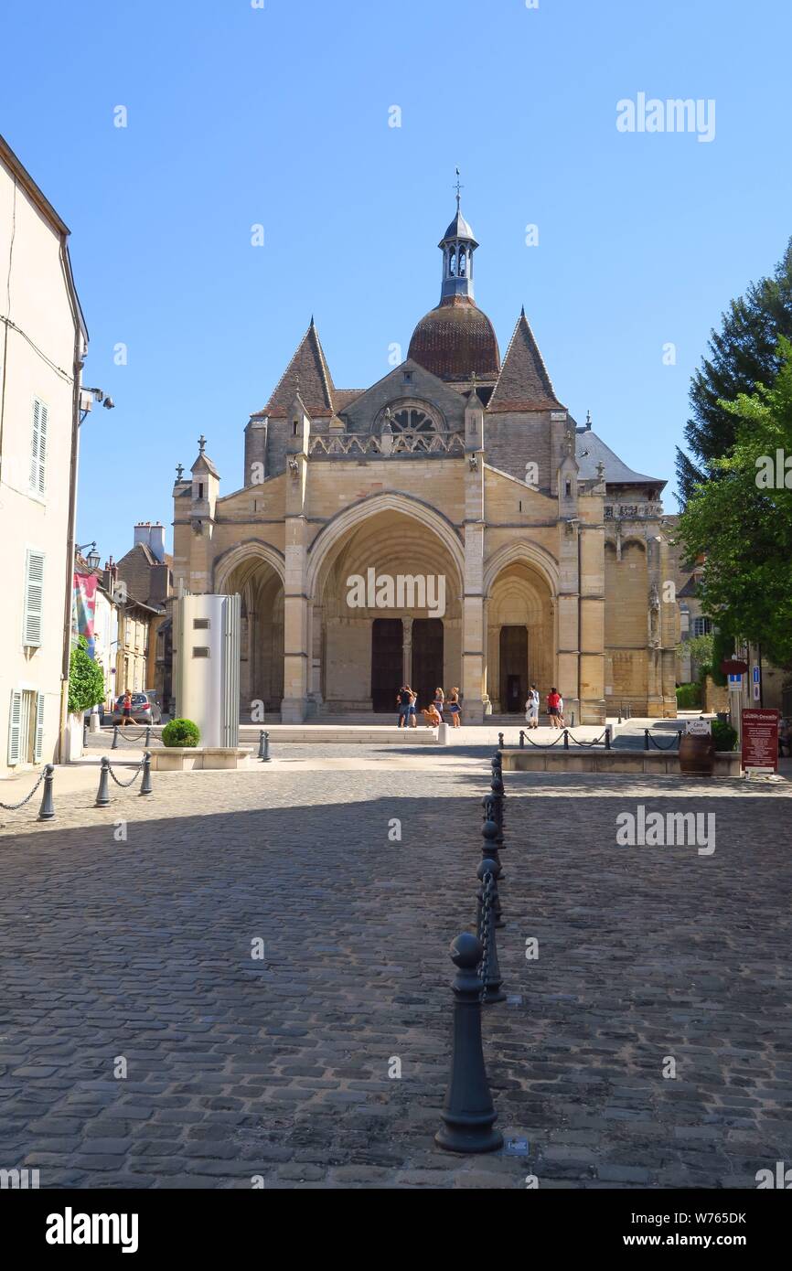 Notre Dame Cathedral, Place Notre Dame, Beaune, France Stock Photo - Alamy