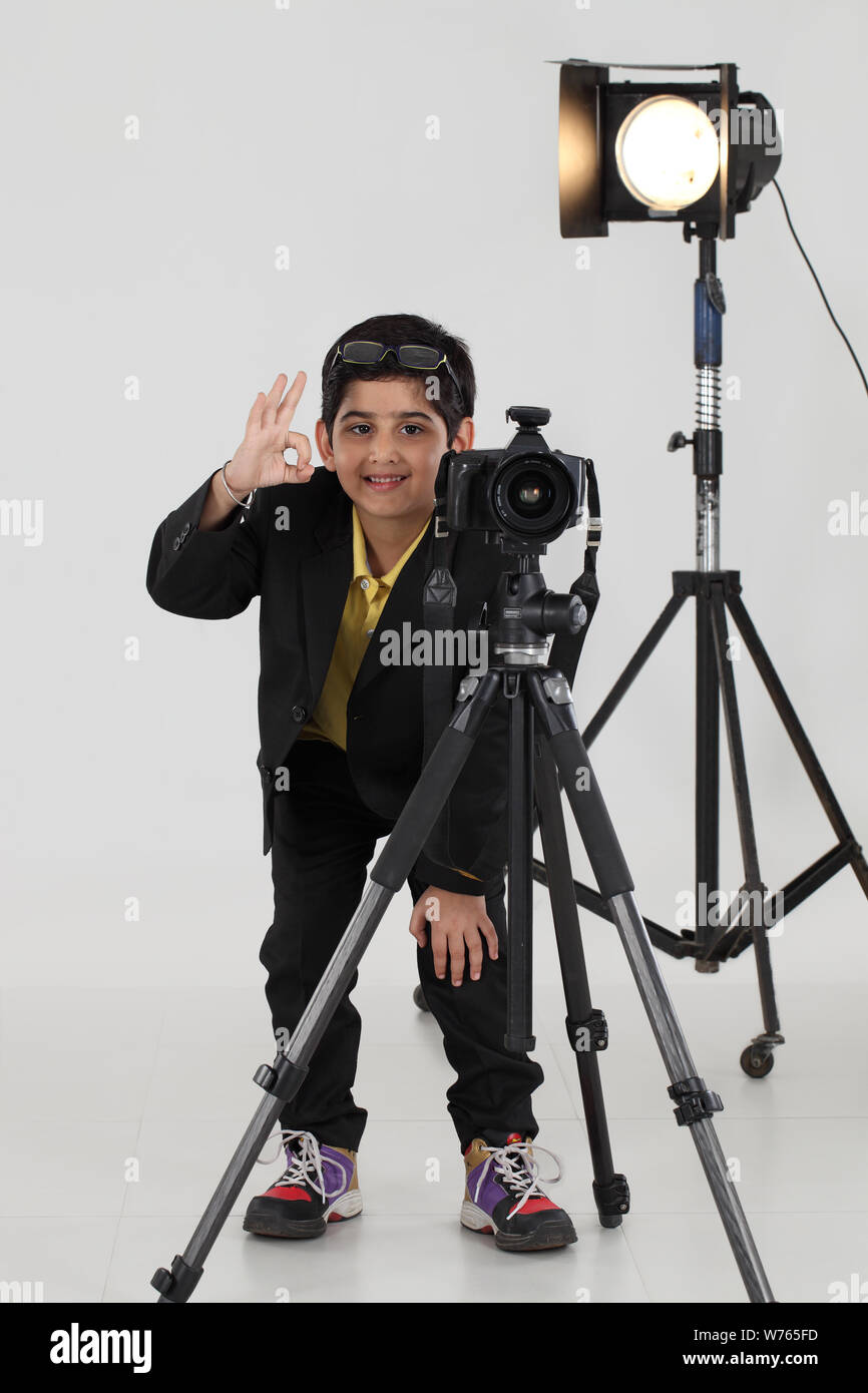 Showing cameraman hi-res stock photography and images - Alamy