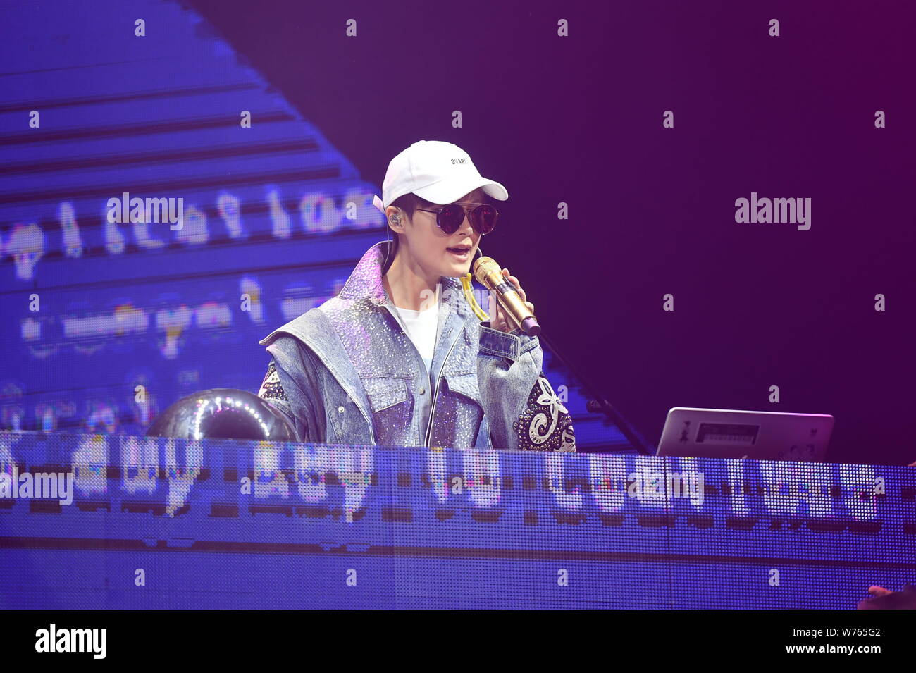 Liu xing hi-res stock photography and images - Alamy