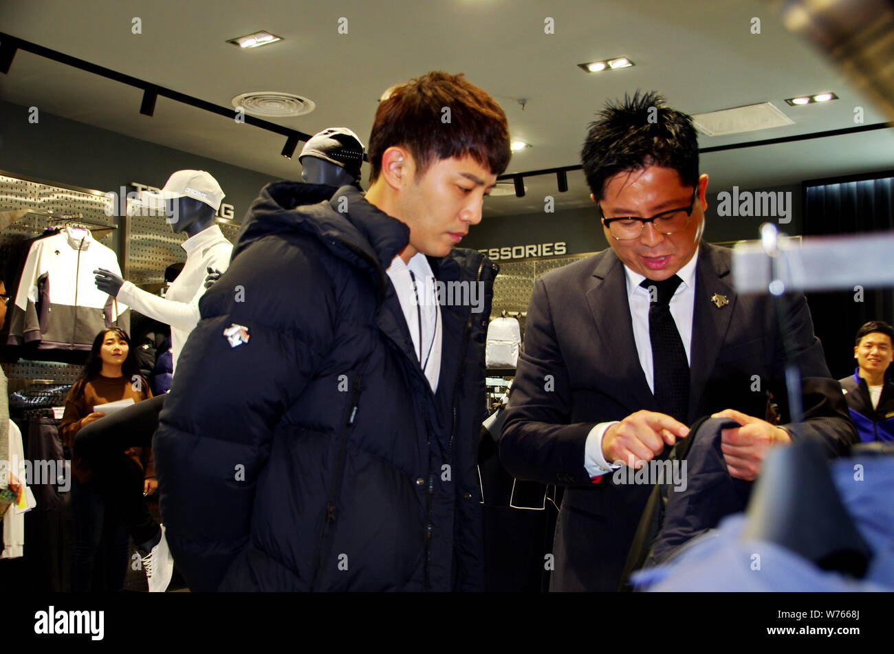 Descente brand hi-res stock photography and images - Alamy