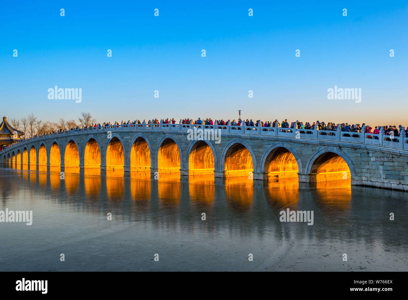 The seventeen arch bridge hi-res stock photography and images - Alamy