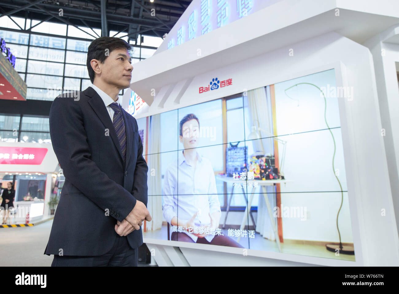Robin Li Yanhong, Chairman and CEO of Baidu Inc., poses for photos at ...