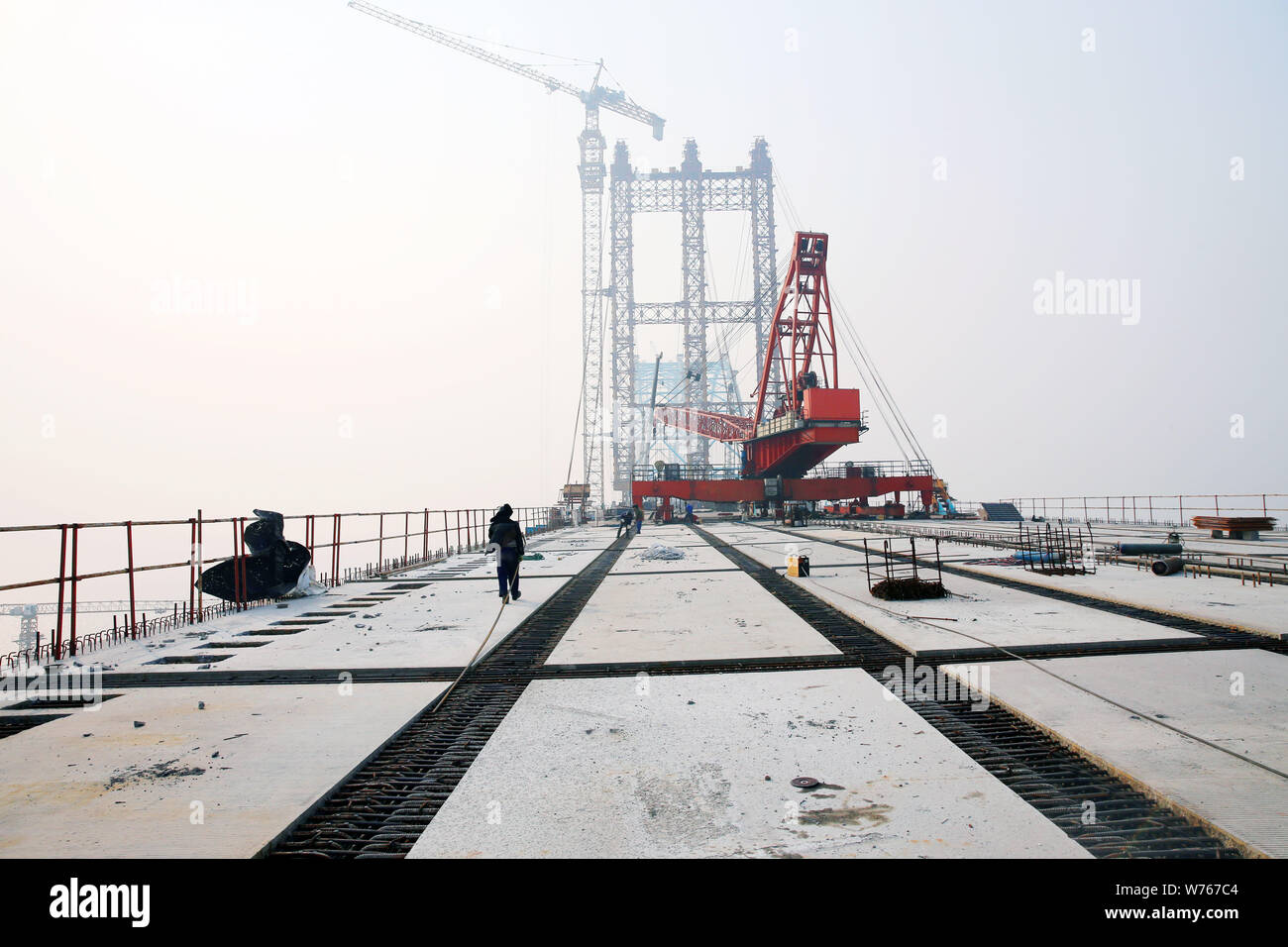 Chinese workers pave the bridge deck of the world's longest cable ...
