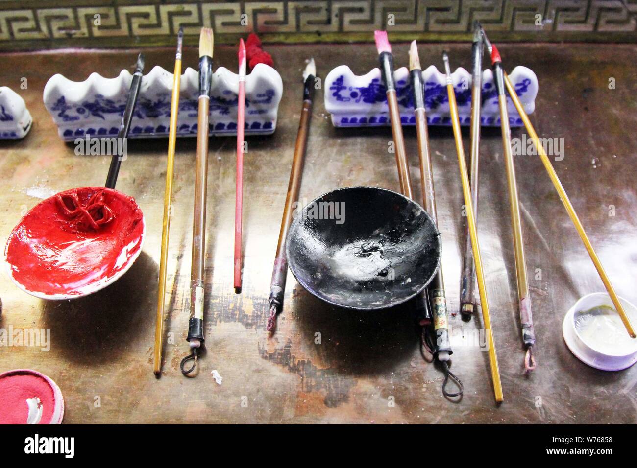 Sichuanese opera hi-res stock photography and images - Alamy