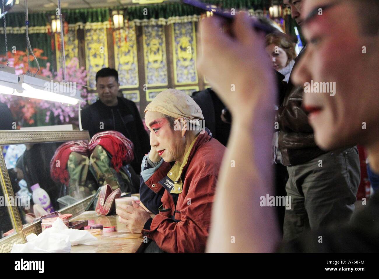 --FILE--Chinese Sichuanese opera artists make themselves up before a ...