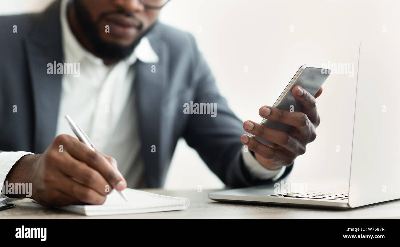 Smartphone notes hi-res stock photography and images - Alamy