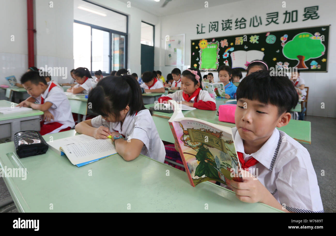 China school classroom hi-res stock photography and images - Alamy