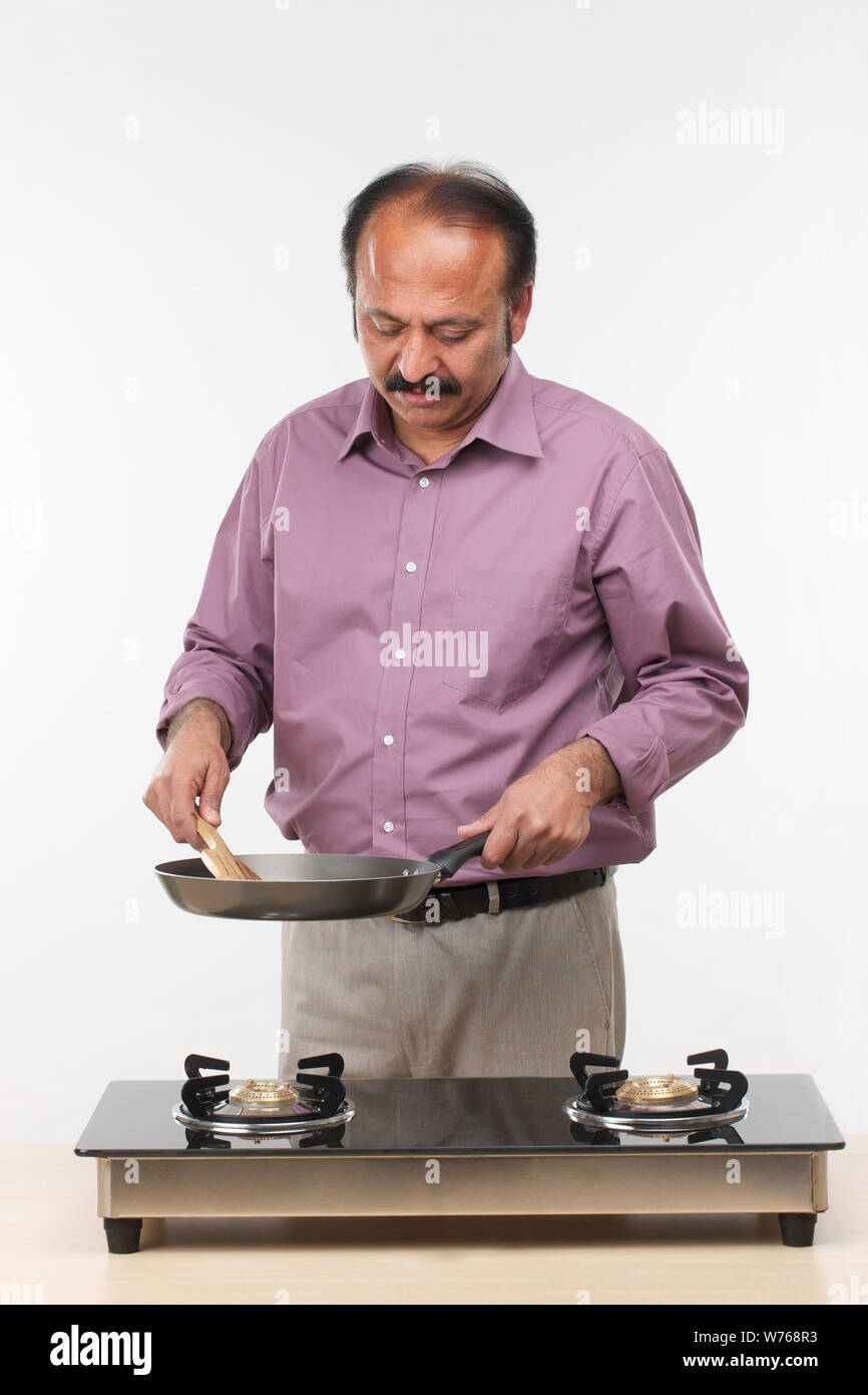 Old indian man cooking in kitchen hi-res stock photography and images ...