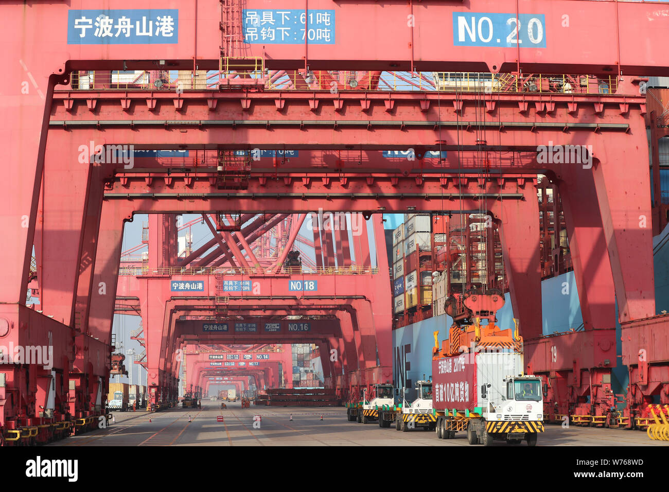 China zhejiang port throughput hi-res stock photography and images - Alamy