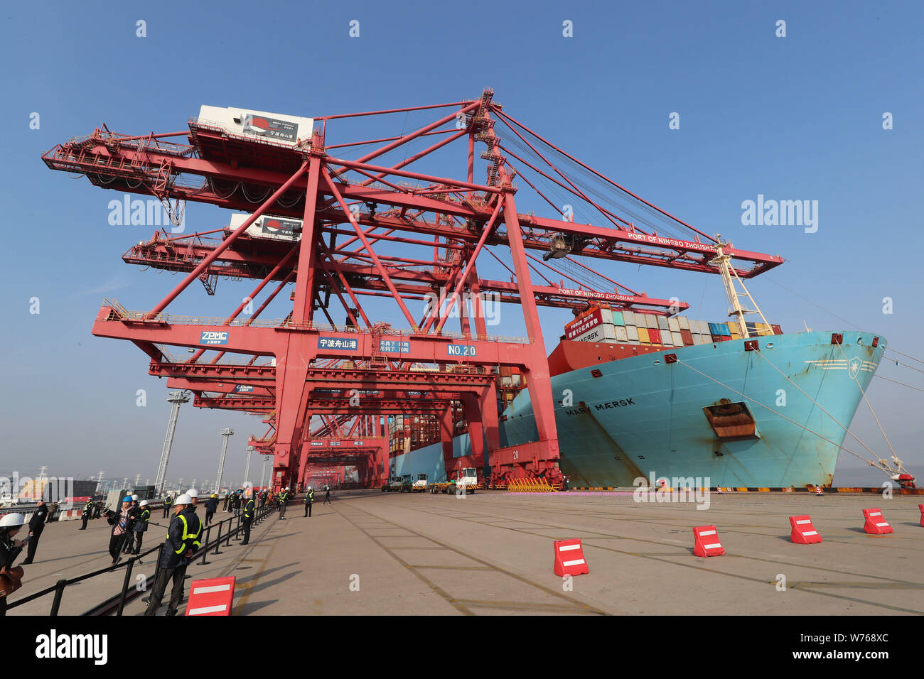 China zhejiang port throughput hi-res stock photography and images - Alamy