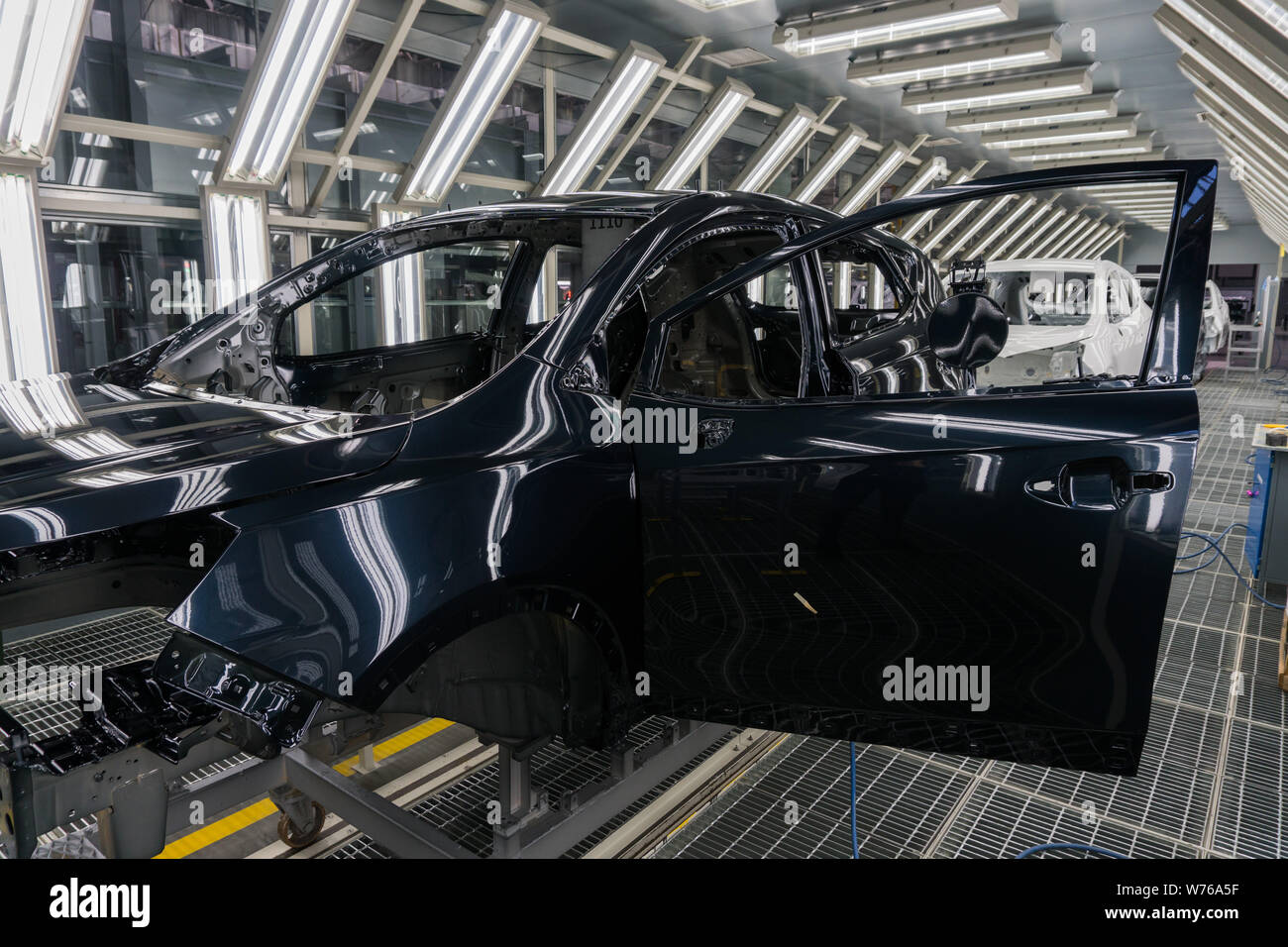 Car assembly line painting hi-res stock photography and images - Alamy