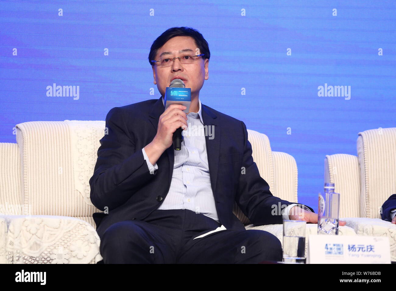 Business celebrity yang yuanqing hi-res stock photography and images ...