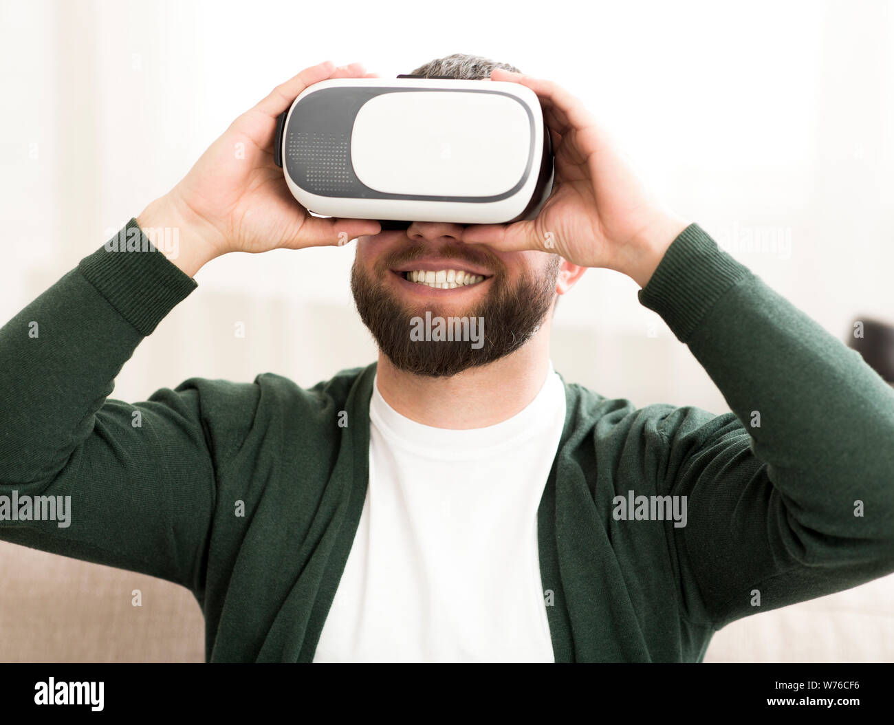 Man enjoying vr hi-res stock photography and images - Alamy
