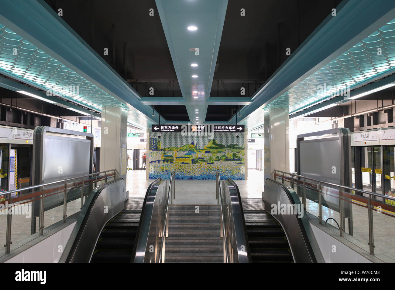 Interior view of Xujingbeicheng subway station on the Metro Line 17 in ...